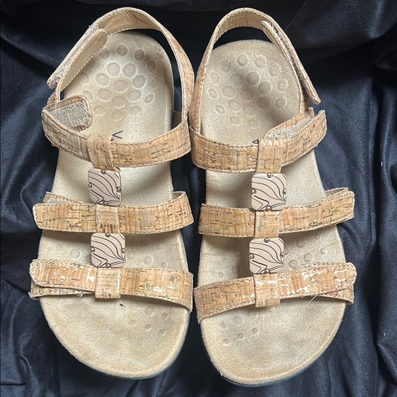 Vionic | Shoes | Vionic Amber Sandals Size 6 Corkgold | Poshmark
